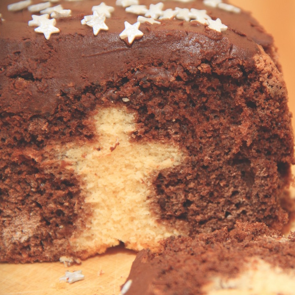 FREE Christmas Recipe for Kids: Hidden Surprise Cake | The Good Book Blog